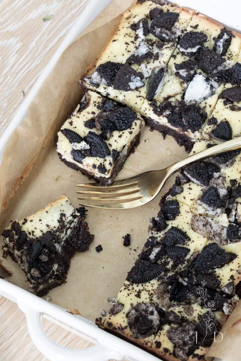 Oreo Crumble Cheesecake Brownies