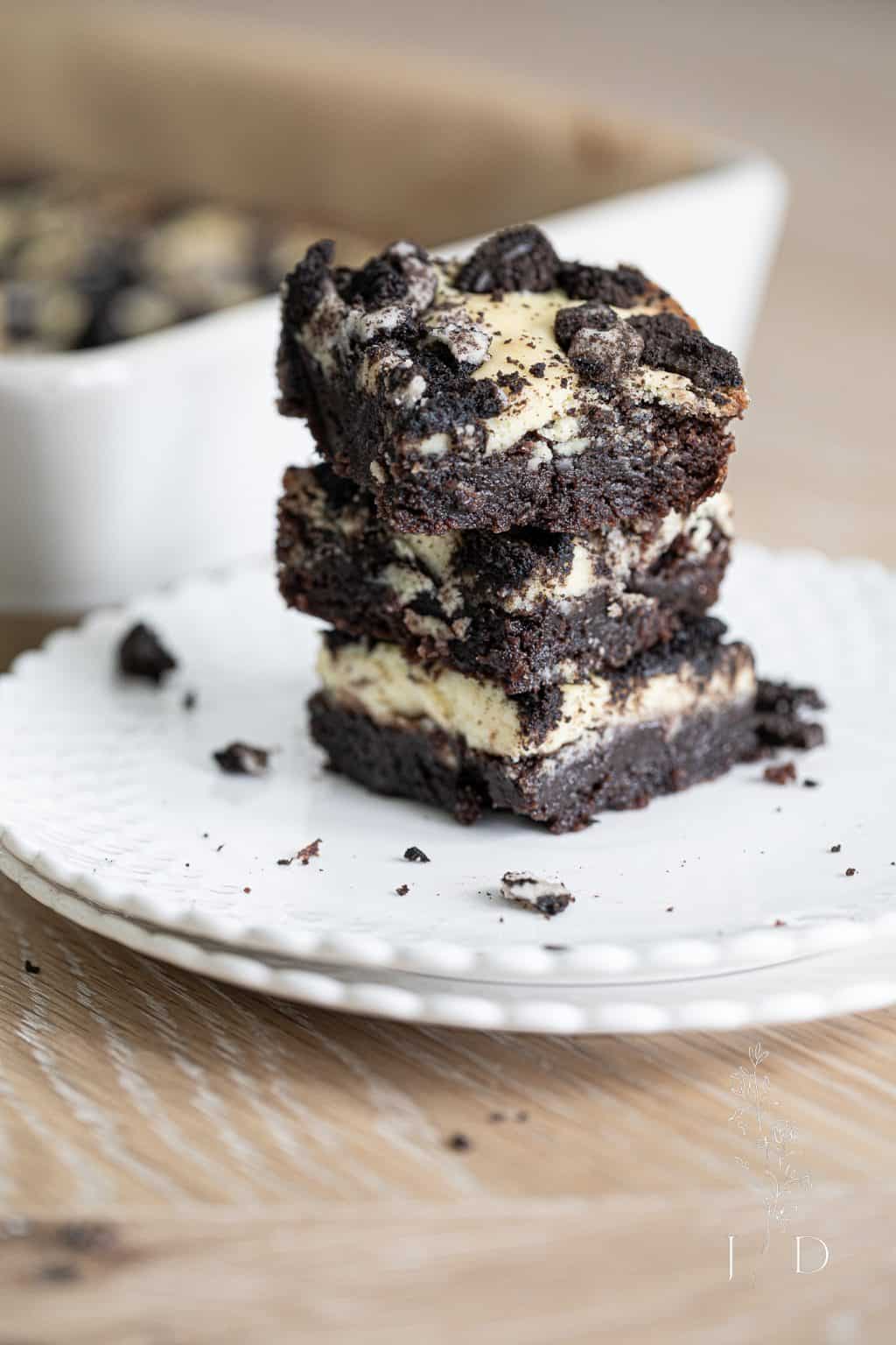 Oreo Crumble Cheesecake Brownies