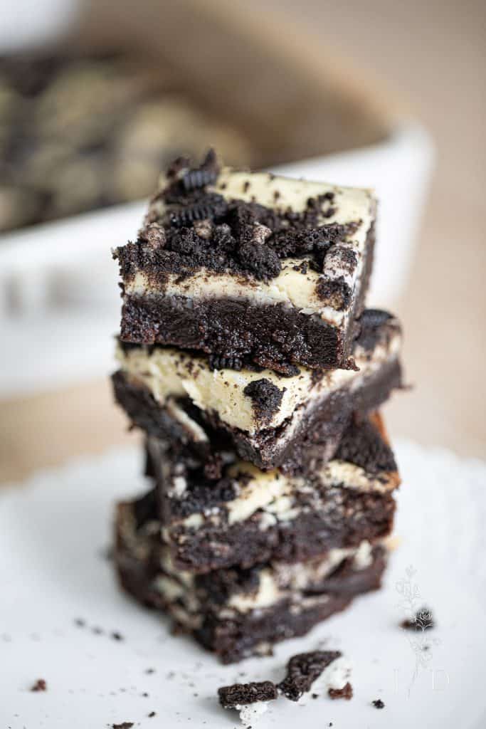 Oreo Crumble Cheesecake Brownies