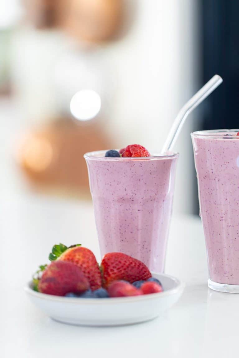 Simple Berry Greek Yogurt Smoothie