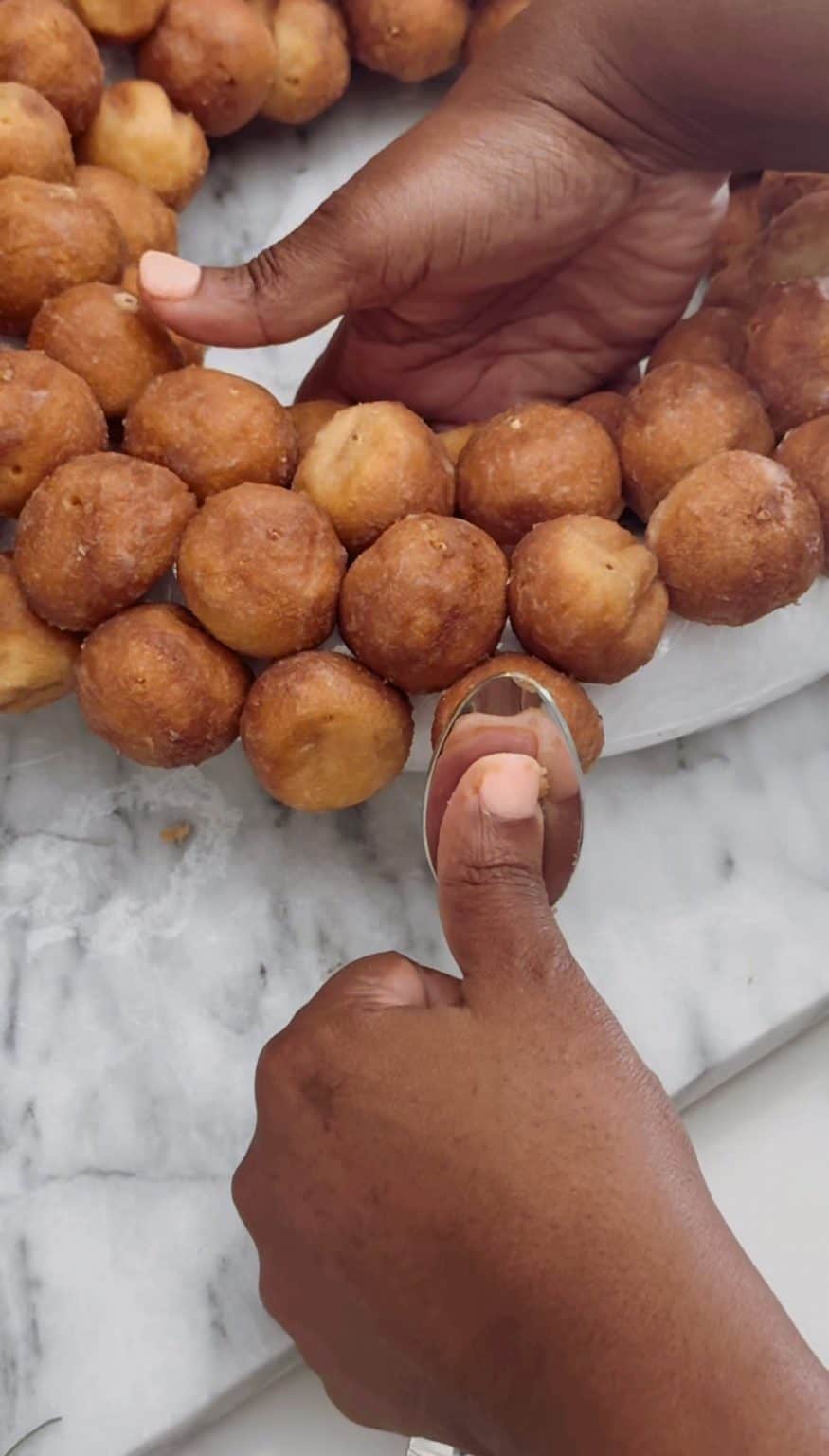 How to Make a Christmas Wreath with Donut Holes